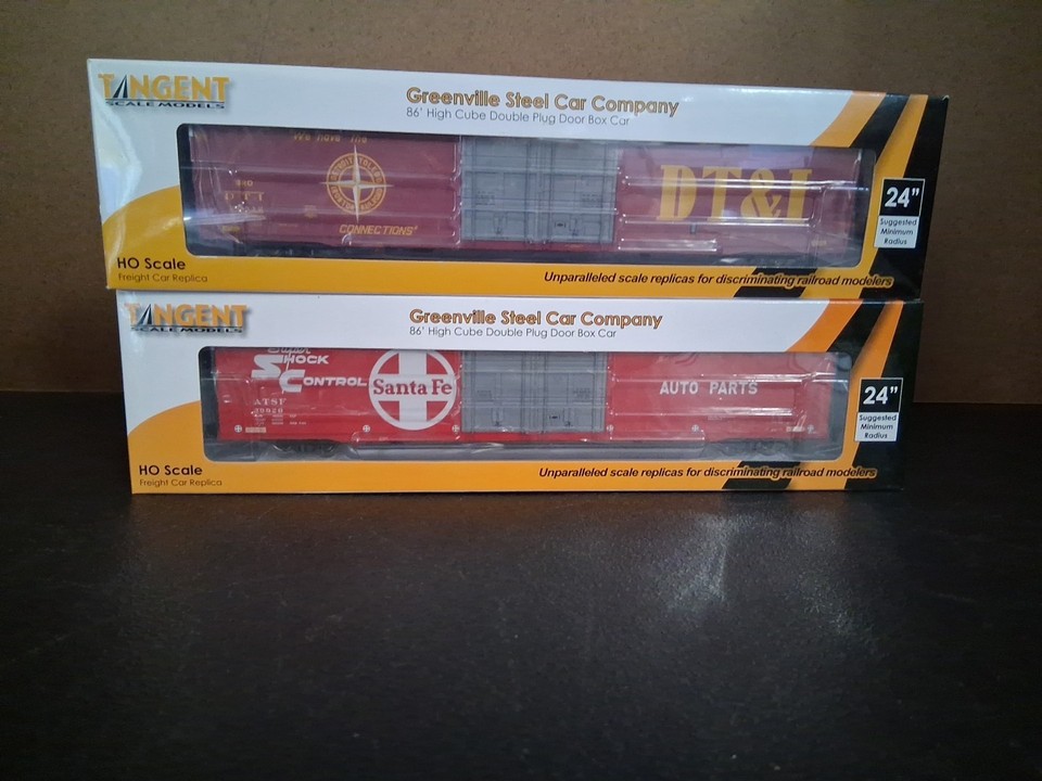 LOT X2 TANGENT HO TRAINS DT&I BOXCAR #25046-01, S/F BOXCAR #25023-05 ...
