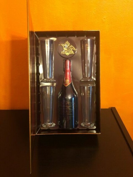 Budweiser Limited Edition Collectors Bottle With 4 Glasses Set for sale ...