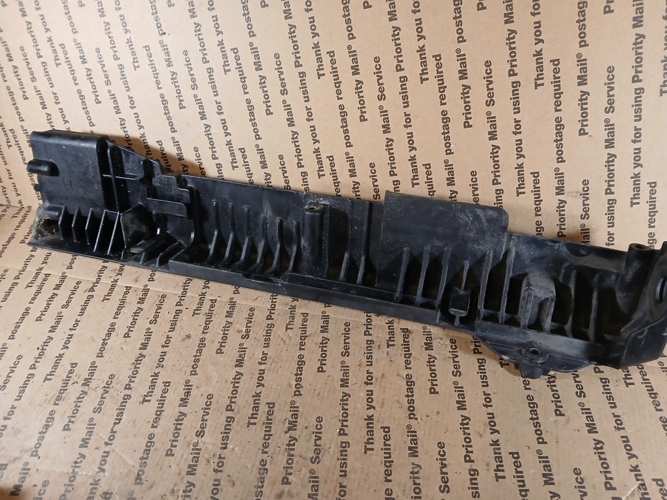 2011-2017 BMW F25 X3 Drivers Left radiator core cover plastic support ...