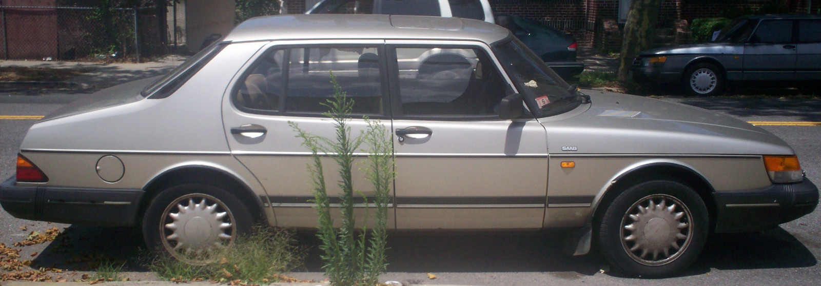 1981-1993 Classic Saab 900 4 door Sedan - Front Right Passenger Side ...