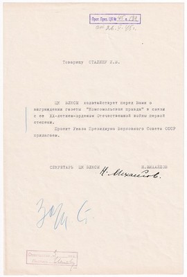 JOSEPH STALIN SIGNED DOCUMENT OF MAY 26, 1945 TO AWARD SOVIET NEWSPAPER ...