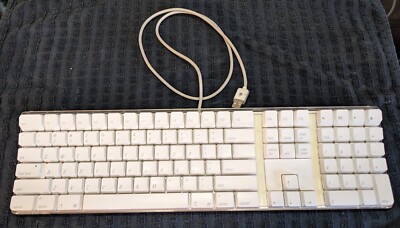 2005 Genuine Apple A1048 USB Wired Keyboard White with 2 USB Ports ...