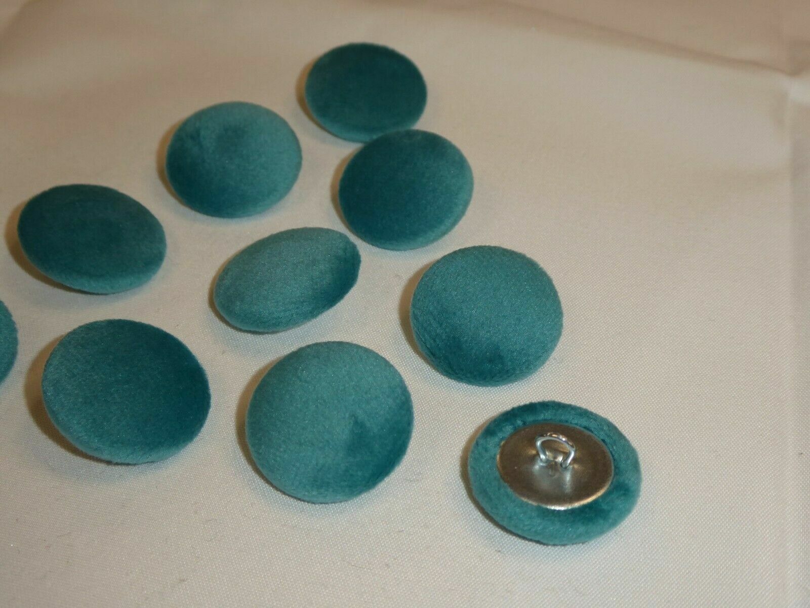 PLUSH VELVET COVERED UPHOLSTERY FURNISHING BUTTONS in 28 COLOURS - Size ...