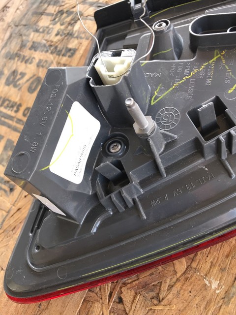 2016-2017 Mercedes-Benz GLE Right LED INNER Tail light OEM! A1669066001 ...