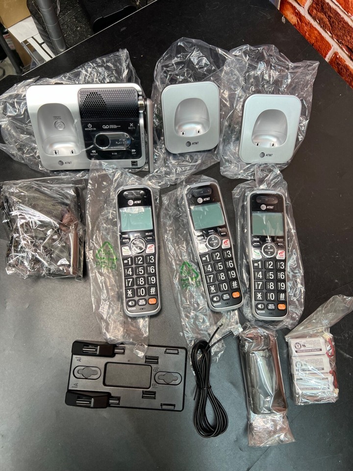 AT&T BL102-3 DECT 6.0 Cordless Phone 3-Handset System with Answering ...