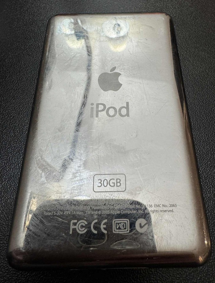 Apple iPod Classic 5th Gen 30GB Black Model A1136 for Parts or Repair ...