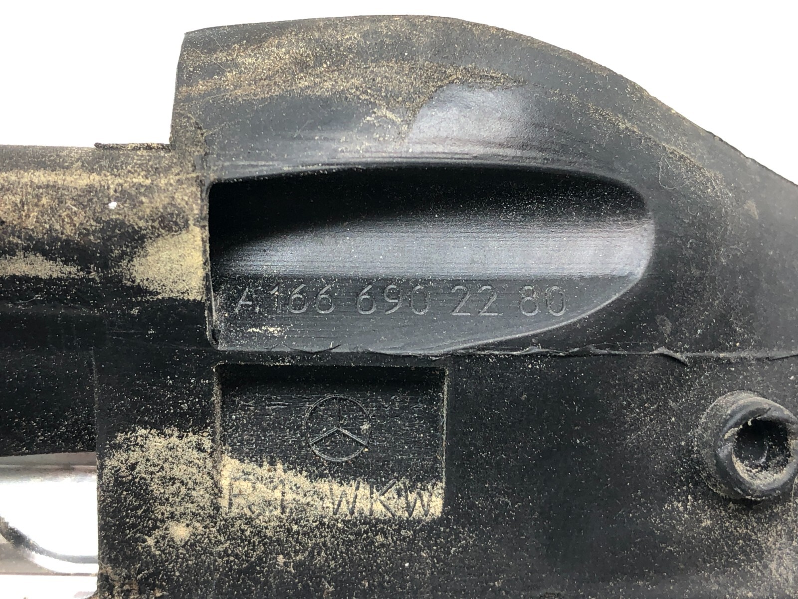 2013-2019 MERCEDES GL450 RIGHT PASS REAR QUARTER WINDOW LOWER TRIM ...