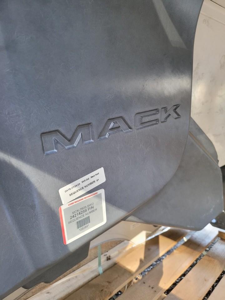 Mack Anthem Hood New OEM Freight Damage 24244641 24214259 | eBay