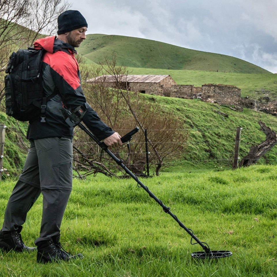 Minelab Manticore Multi-Frequency High Power Waterproof Metal Detector ...