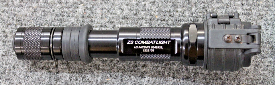 Surefire Z3 CombatLight US PATENTS 5642932, 6222138 (Preowned) | eBay