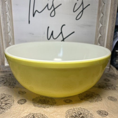 PYREX #404 Round Bright Yellow Large Mixing Bowl 4 Qt. Vintage | eBay