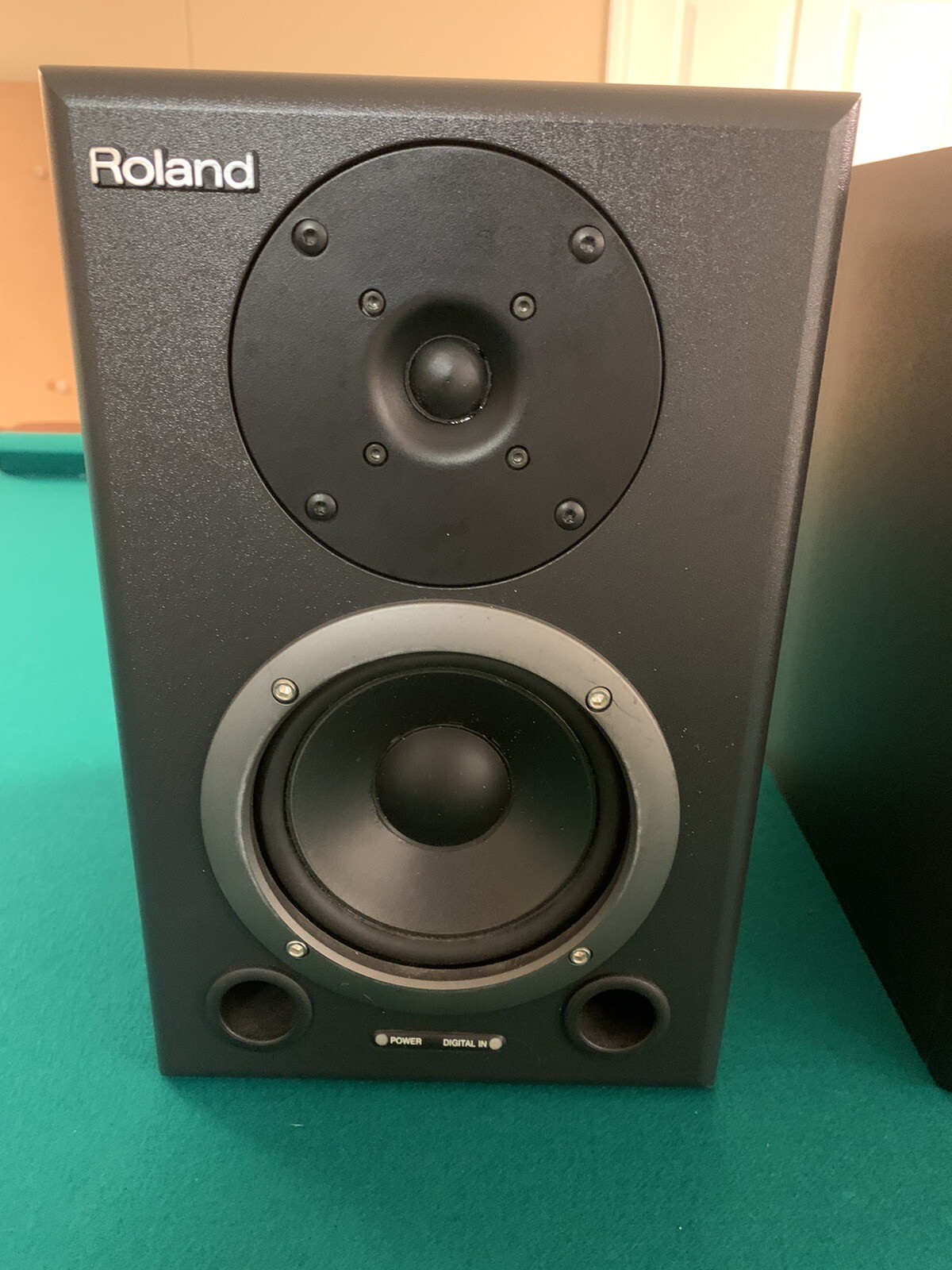A pair of Roland DS-50A Bi-Amp Digital Monitors in excellent condition ...