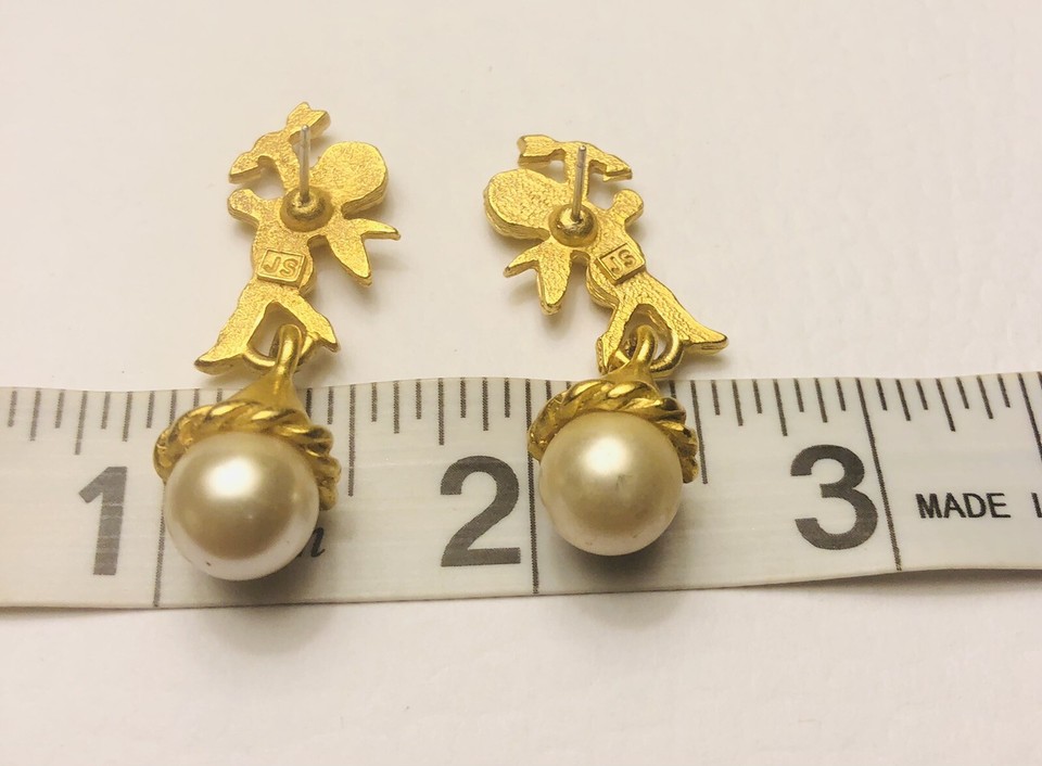 Jim Shore Yellow Gold Toned Angel Cherub Pearl Drop Push Back Putti ...