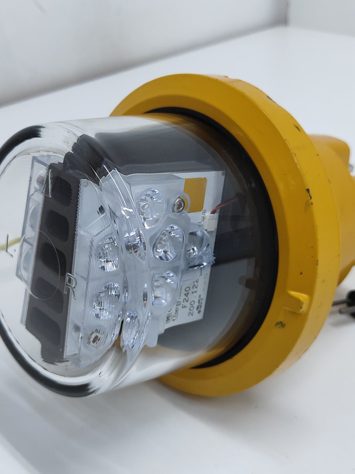 OCEM AIRFIELD LIGHTING LED Elevated Runway Edge & Threshold/End Light ...