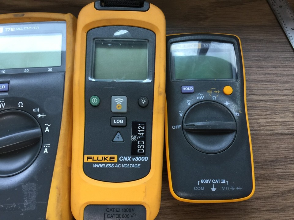 LOT OF FLUKE METERS - 200 CNXV300 101 77-2 | eBay