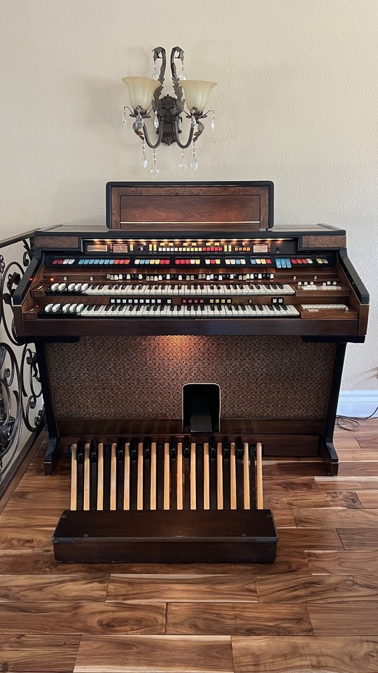 Hammond Elegante Organ w/Pedals, bench built in Leslie Perfect ...