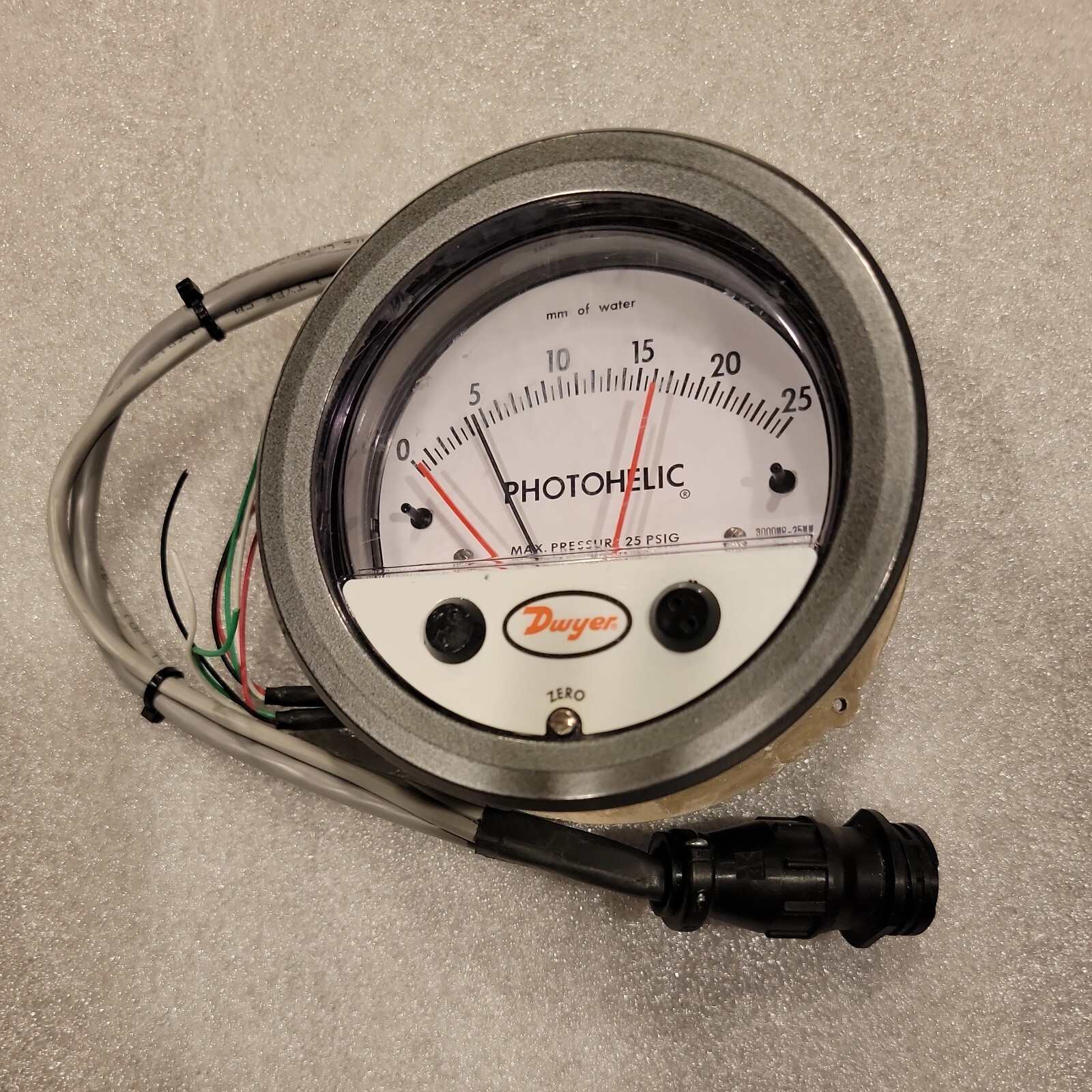 DWYER PHOTOHELIC SERIES 3000MR SWITCH/GAUGE 24VDC REG 25PSIG 0-5 GAUGE ...