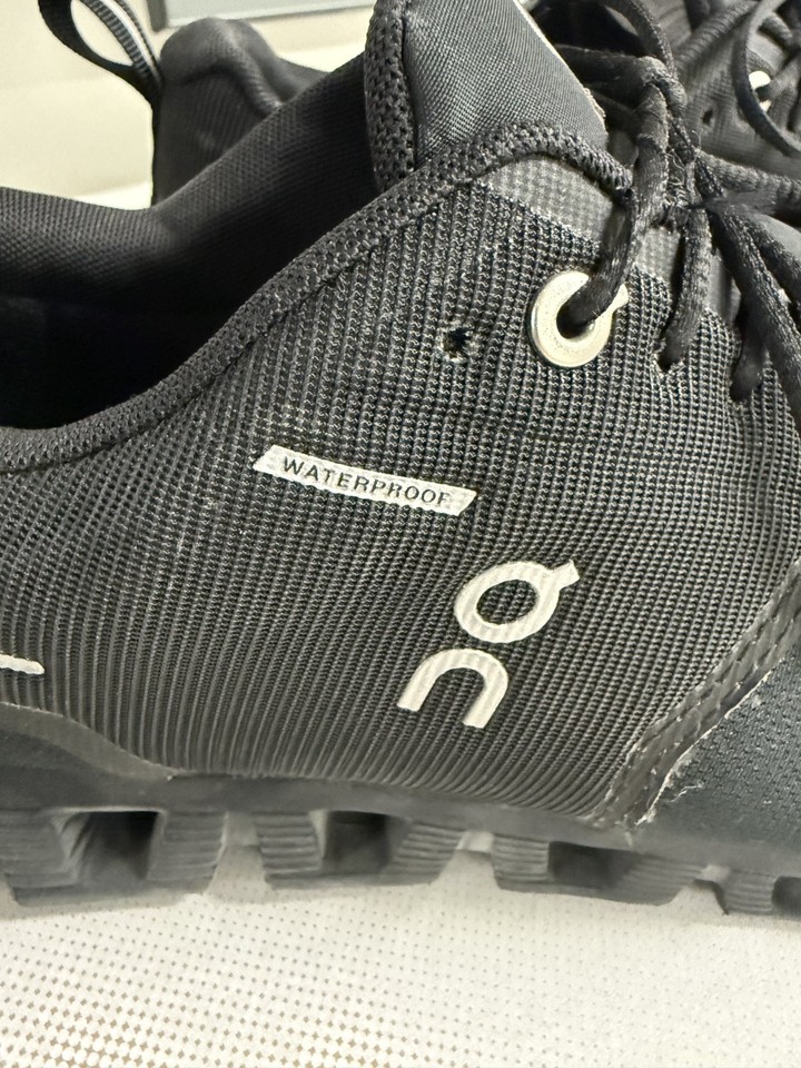 On Cloud Men's Siz 10.5 Waterproof Mens Running Shoes Black in great ...