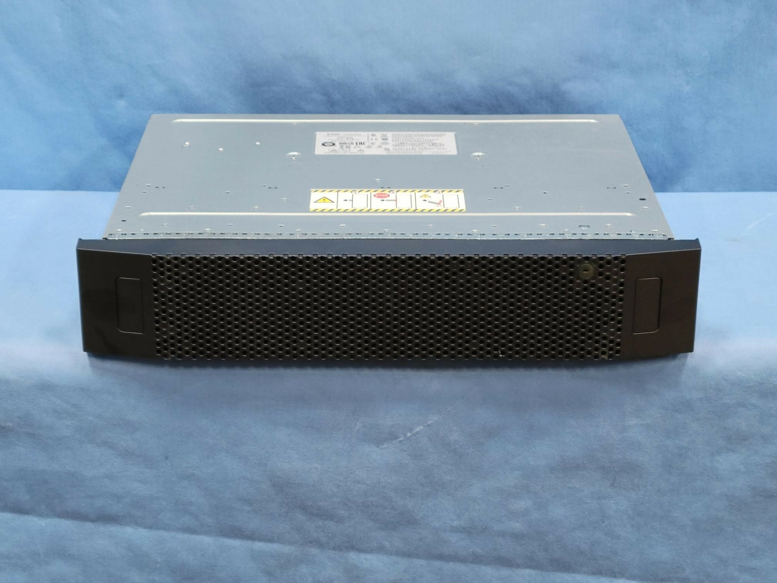 EMC VNX 2U, 25-Bay DAE with 25 x 800GB 2.5" 6G SAS SSD PN: 005051130 | eBay