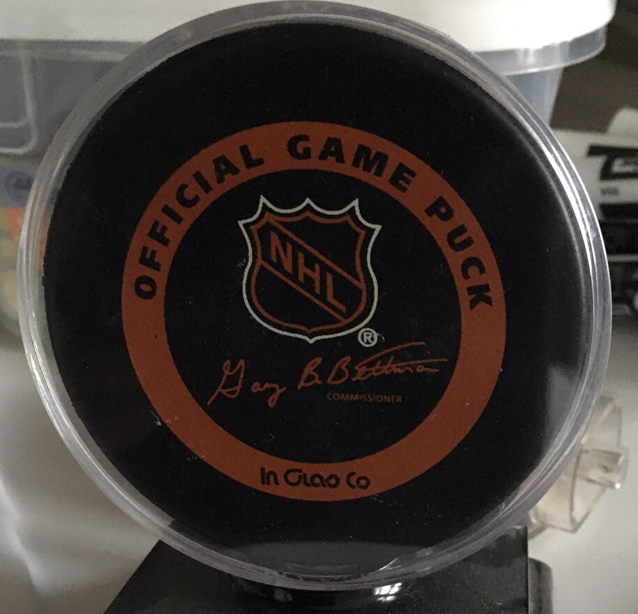 New Jersey Devils NHL Vintage Official Game Puck Gary Bettman Inglasco ...