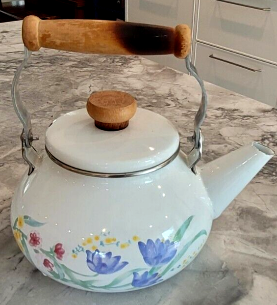 Corelle Coordinates LINCOWARE Enamel Coated Metal Tea Kettle w/Lid ...