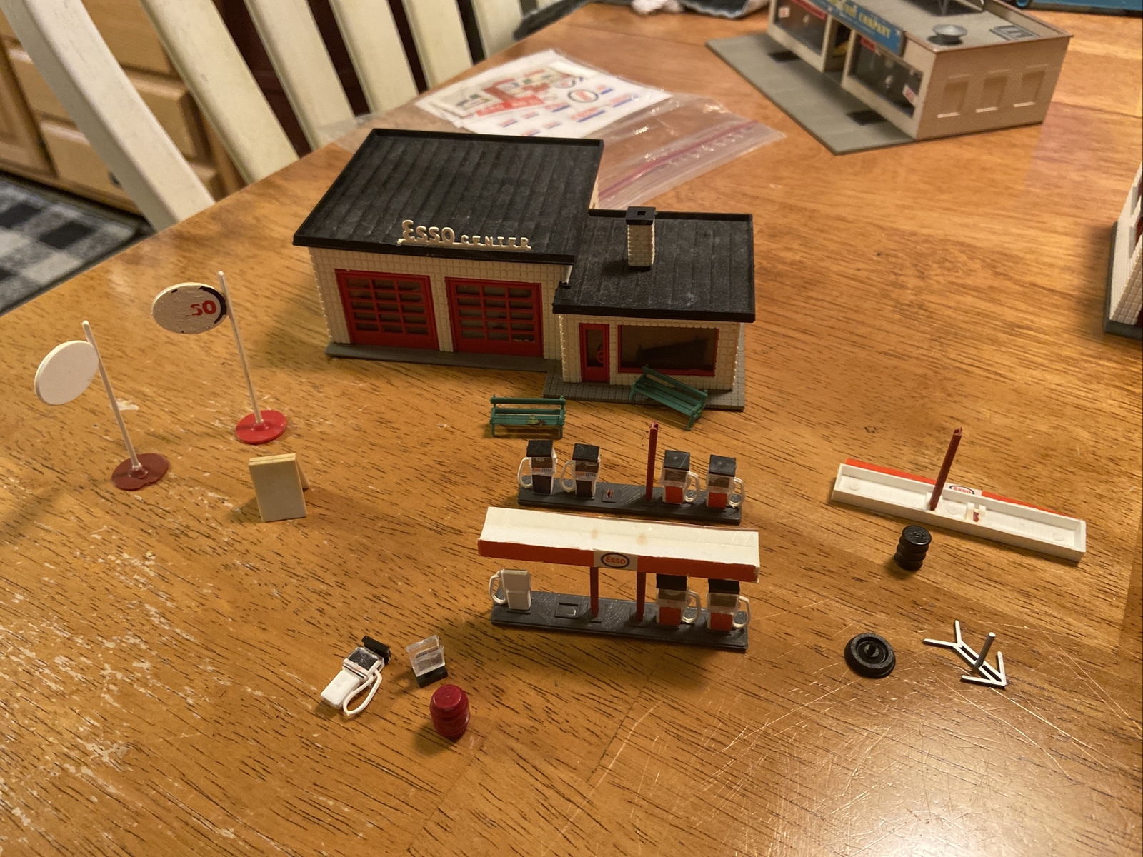 Heljan HO Scale Gas Station Service Station ESSO | eBay