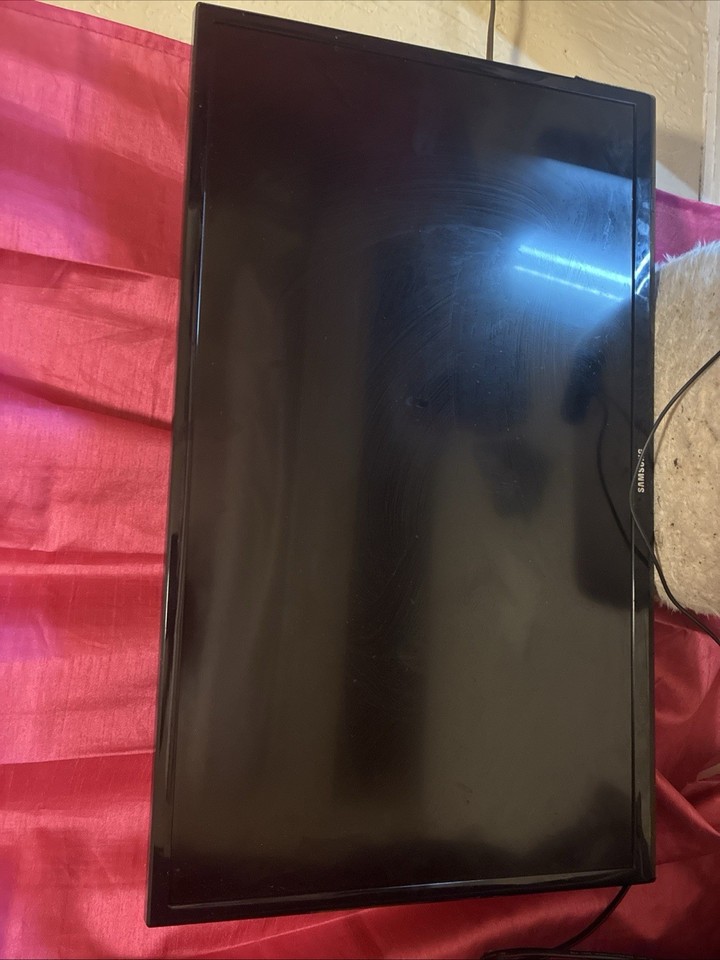 Samsung 43” Smart TV with Roku – Slightly Used – Works Great – No ...