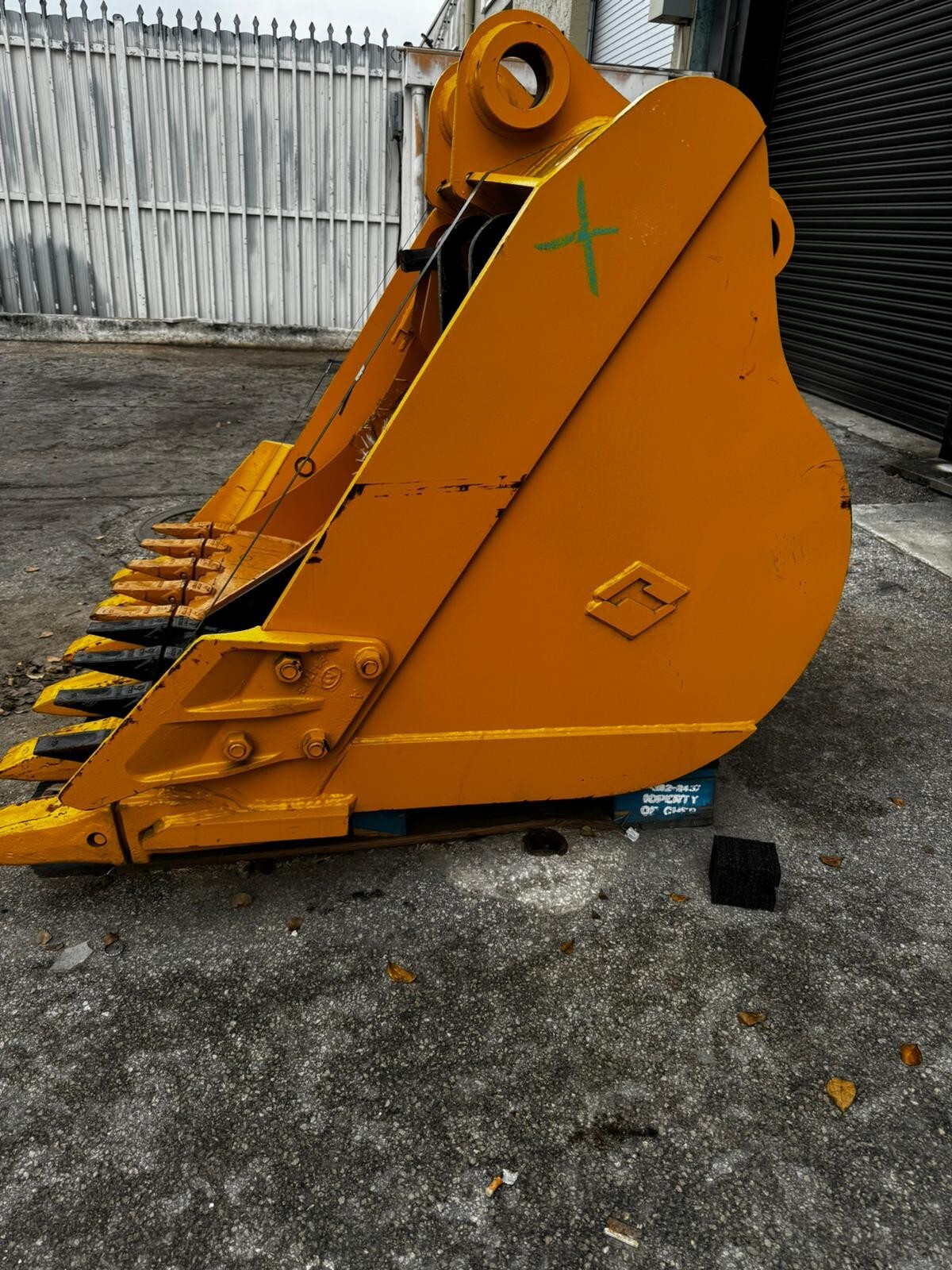 BUCKET 48" for Komatsu excavator PC220 W/HD Tips, Side Cutters & Hook ...