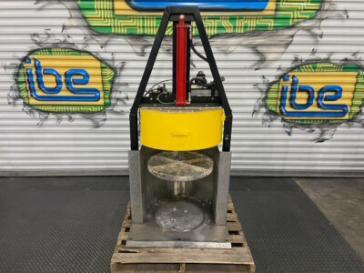 Pig DRM656 Waste Compactor Press For Flammable Liquids Pneumatic Air ...