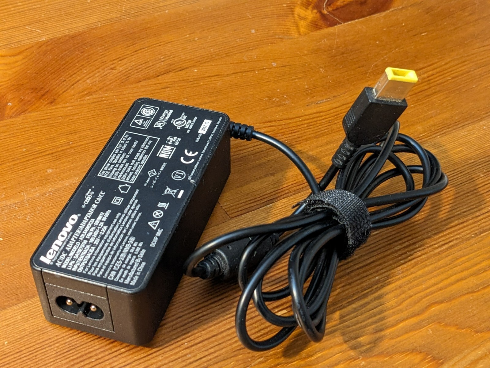 Genuine LENOVO THINKPAD AC Adapter Power Charger 45W X1 T450 T460 T470 ...