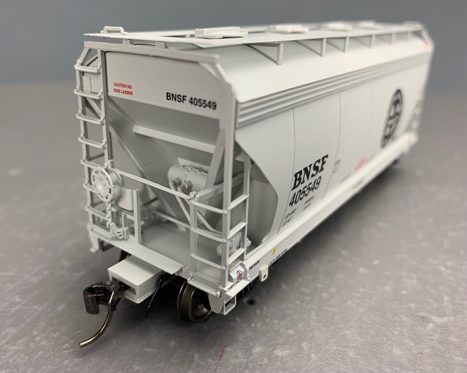 HO InterMountain 46544-03 ACF 2-Bay Covered Hopper BNSF Round Logo ...