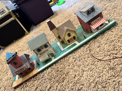 DICKENS RAILROAD TOWN STREET 4 BUILDINGS, 2 Light Up Needs TLC | eBay