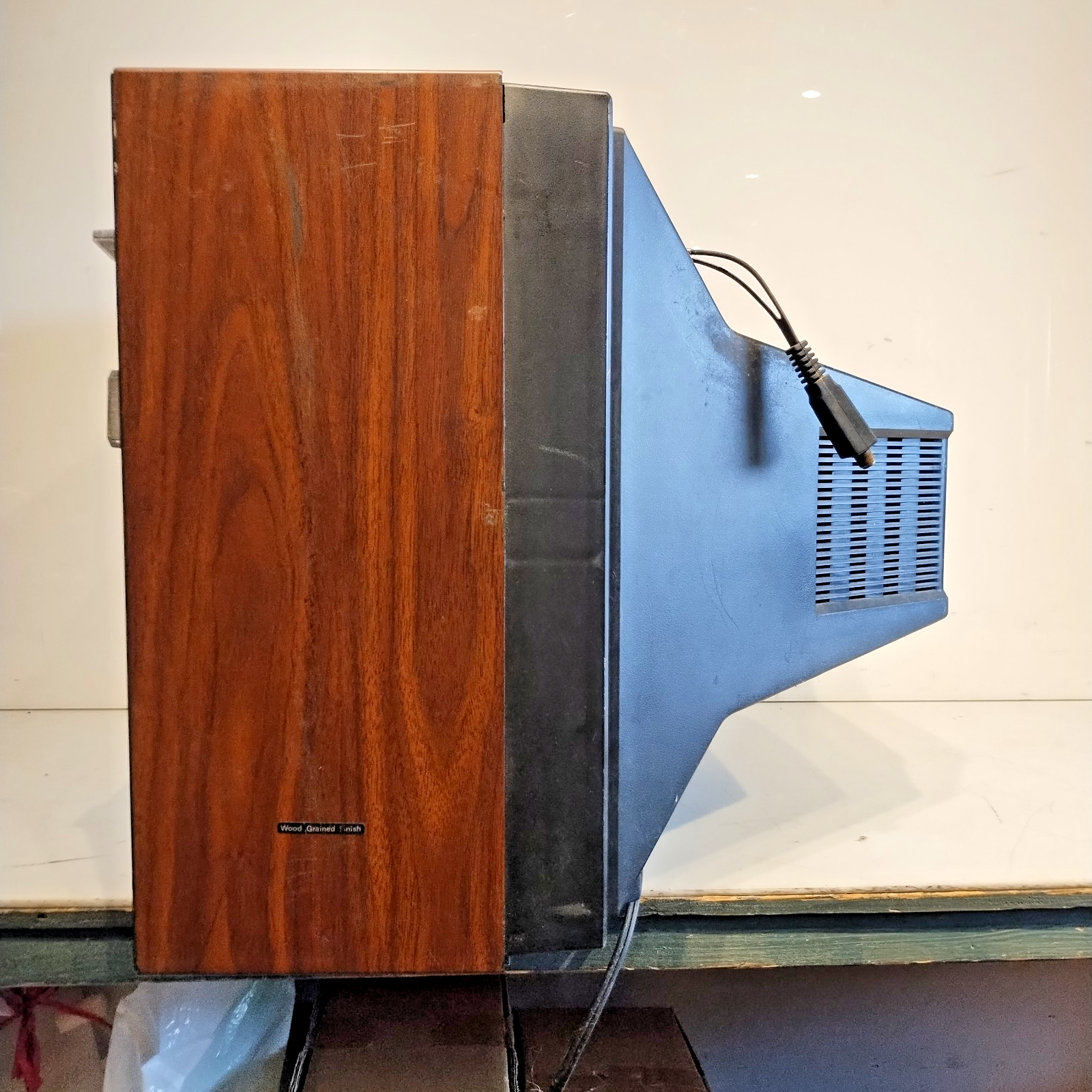 Sharp 19 CRT Color TV Linytron Plus Series Vintage 1983 Collectable ...