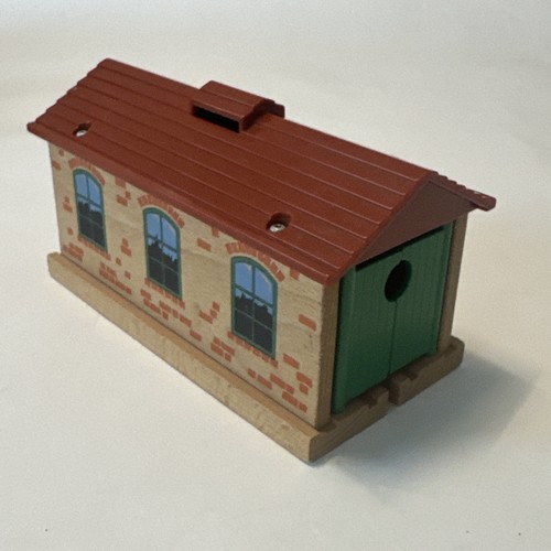 BRIO World 32482 SPECIAL ENGINE SHED Thomas Wooden Train Track SEE ...