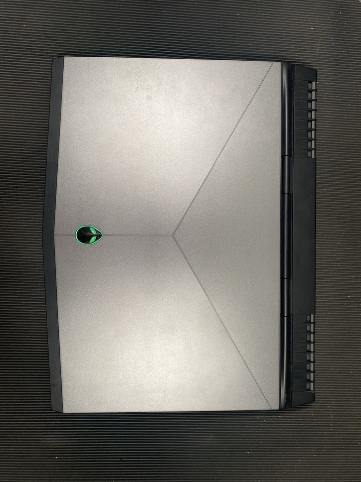 Alienware 15 R3 i7-7700HQ 2.8GHz 16GB RAM 256GB NVMe 1TB HDD GTX 1070 ...