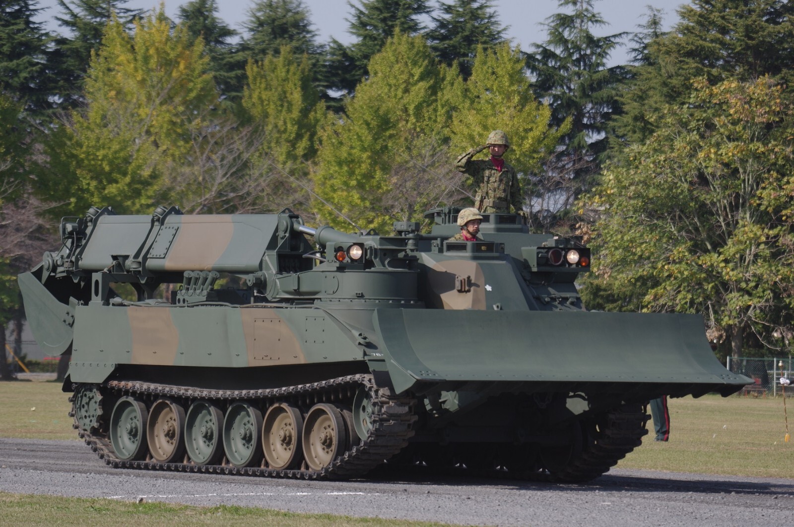 1/144 JGSDF Type 75 Armored bulldozer inheritors by Zacca | eBay