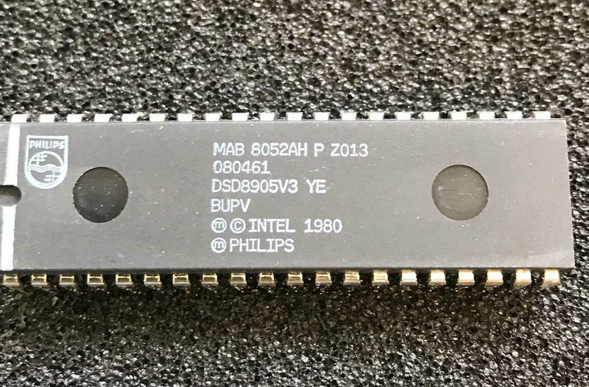 MAB8052AHPZ-013, DIP40, Single-chip 8-bit Microcontroller/013=Maskenpr ...