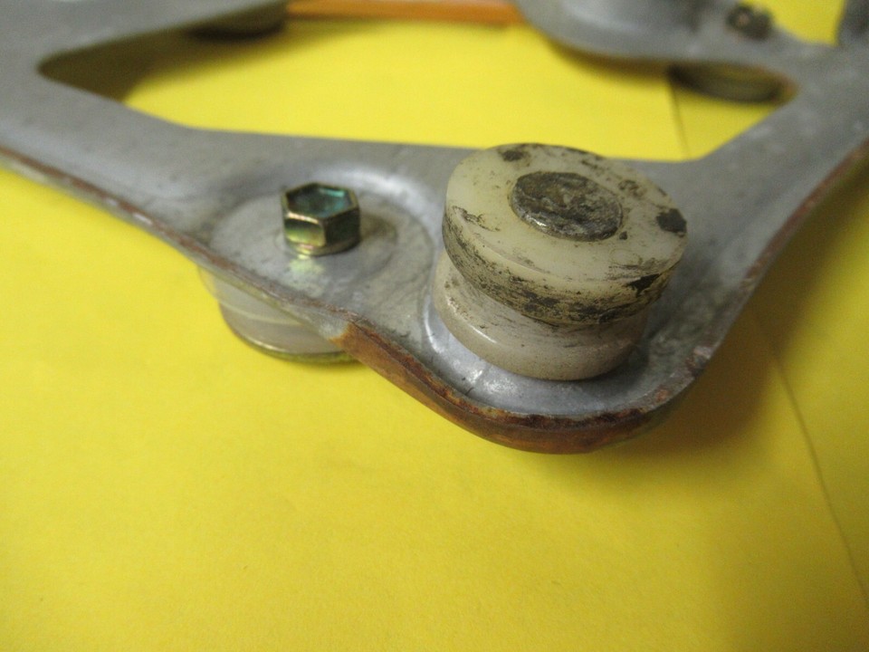 MOUNT BRACKET ROLLER GUIDE for RIGHT QUARTER GLASS for 87-89 CELICA CONVERTIBLE | eBay