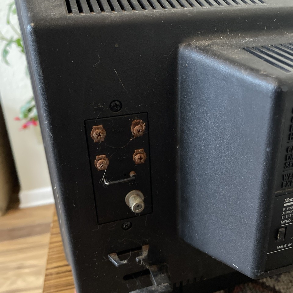 Vintage Montgomery Ward 13" GEN 12394 Color CRT TV Retro Gamer 1983 ...
