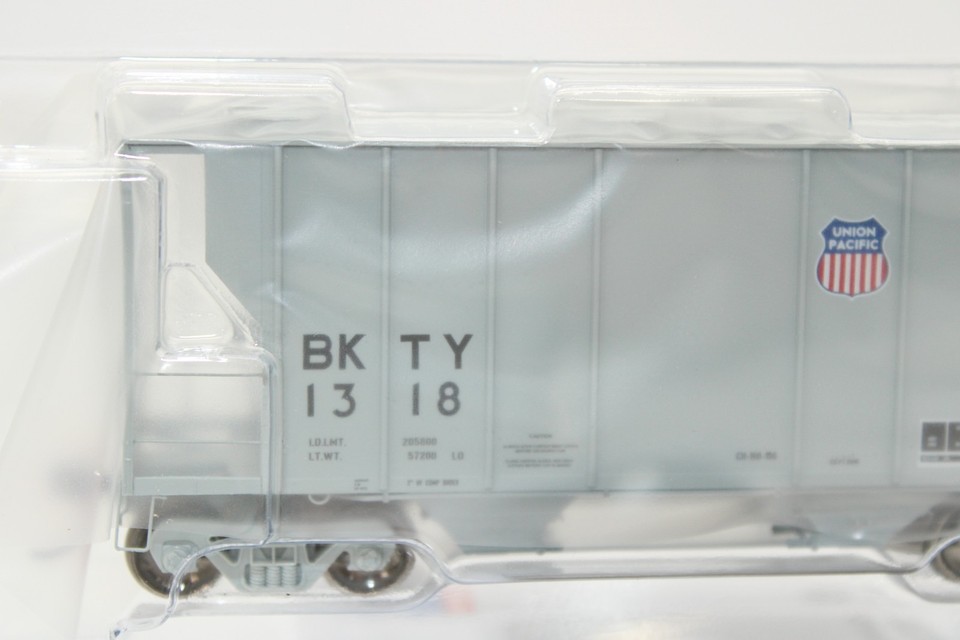 Athearn HO Scale BKTY UP Union Pacific PS 2600 Covered Hopper Car #1318 ...
