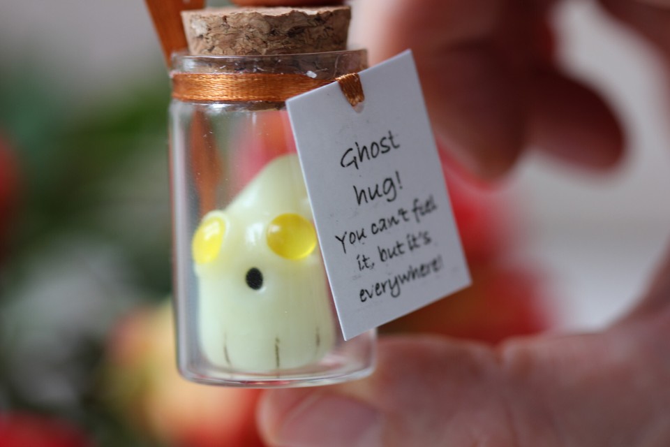 Ghost Figurine Glow in the Dark Spook Halloween Decorations Party Favor ...