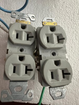 Eagle Screw-Catch Residential Grade Electrical Wall Outlet 20Amp-125V ...