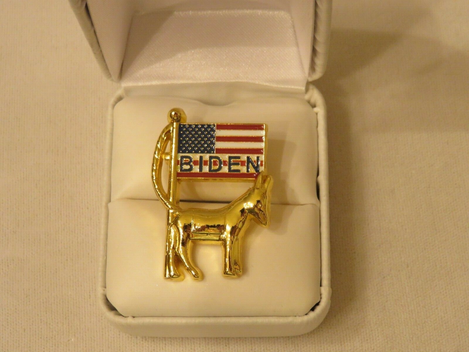 BIDEN PRESIDENT 2024 ELECTION LAPEL PIN BUTTON DEMOCRAT USA FLAG ...