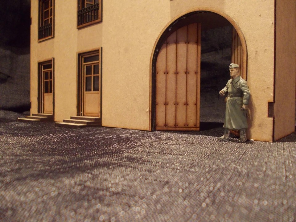 1/35 SCALE WW2 BUILDING / EUROPEAN COACH HOUSE / HOTEL MODEL KIT BRAND ...