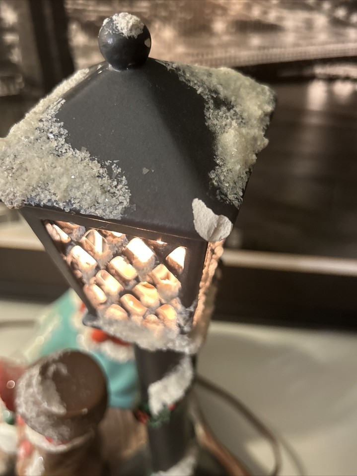 Vintage Atlantic Mold Ceramic Christmas Carolers & Lighted Lamp Post On ...