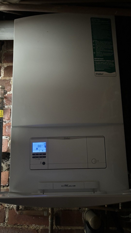 Vaillant ecoTEC Plus 630 30kW System Boiler - Good Condition just over ...