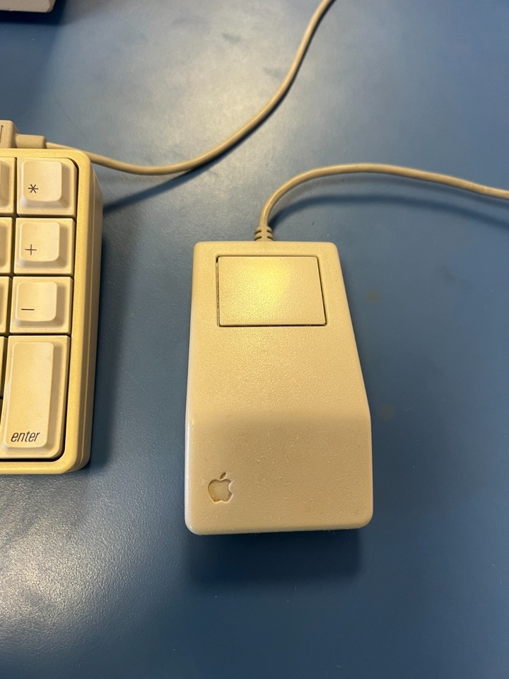 Apple IIGS Computer with working RGB monitor, keyboard, mouse, and ...