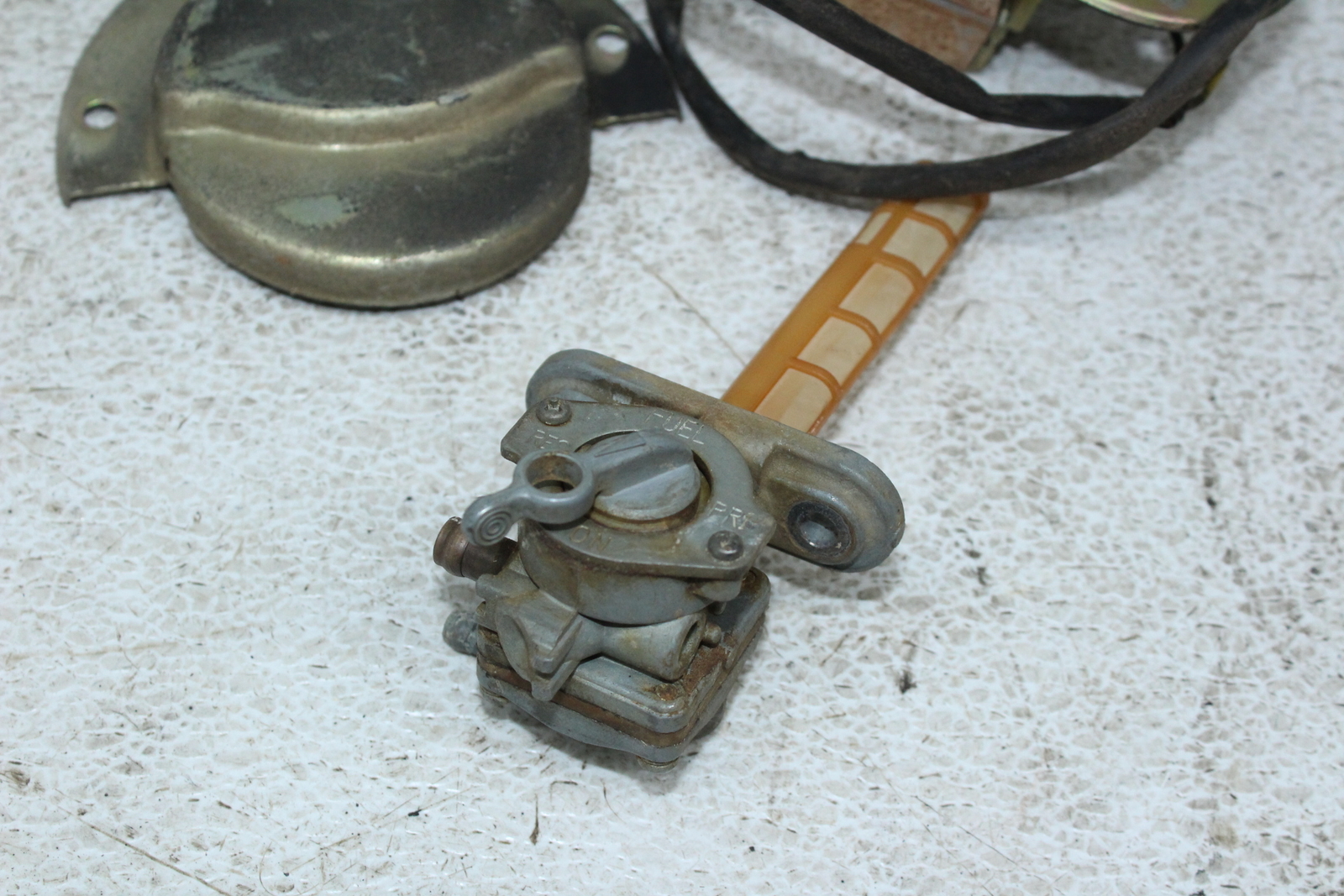 83-86 HONDA V65 MAGNA VF1100C FLOAT GAS FUEL PETROL LEVEL SENDING UNIT ...