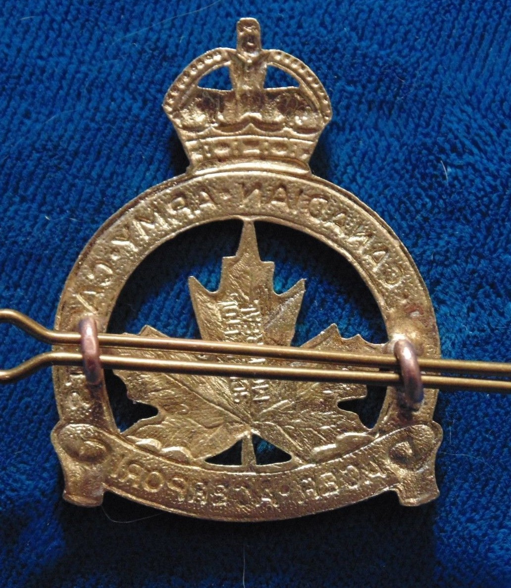 CANADA Royal Canadian Army Cadets RCAC brass cap badge WW2 era KC ...