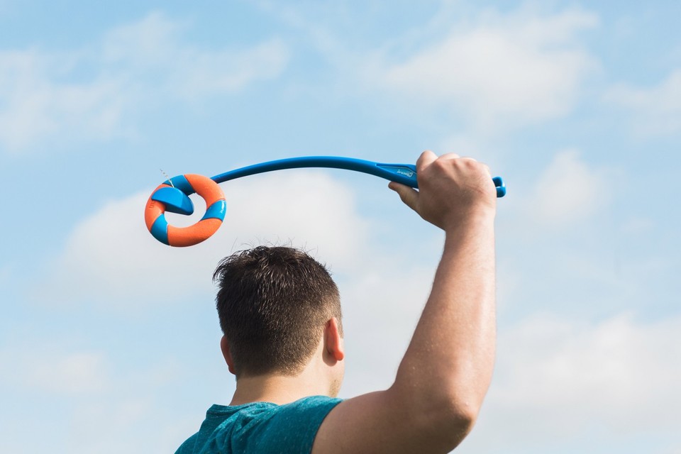 Chuckit! Classic Ball Launcher Dog Toy, 26-Inch Handle, Ball Included ...